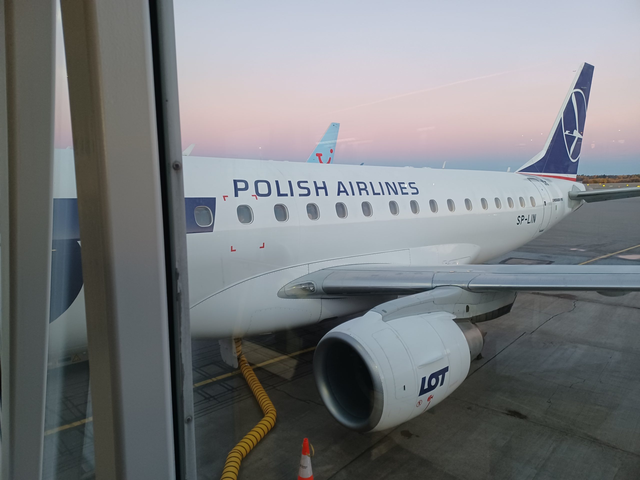 Flight review - LOT Business Class, Stockholm - Warsaw - Rebel Flying