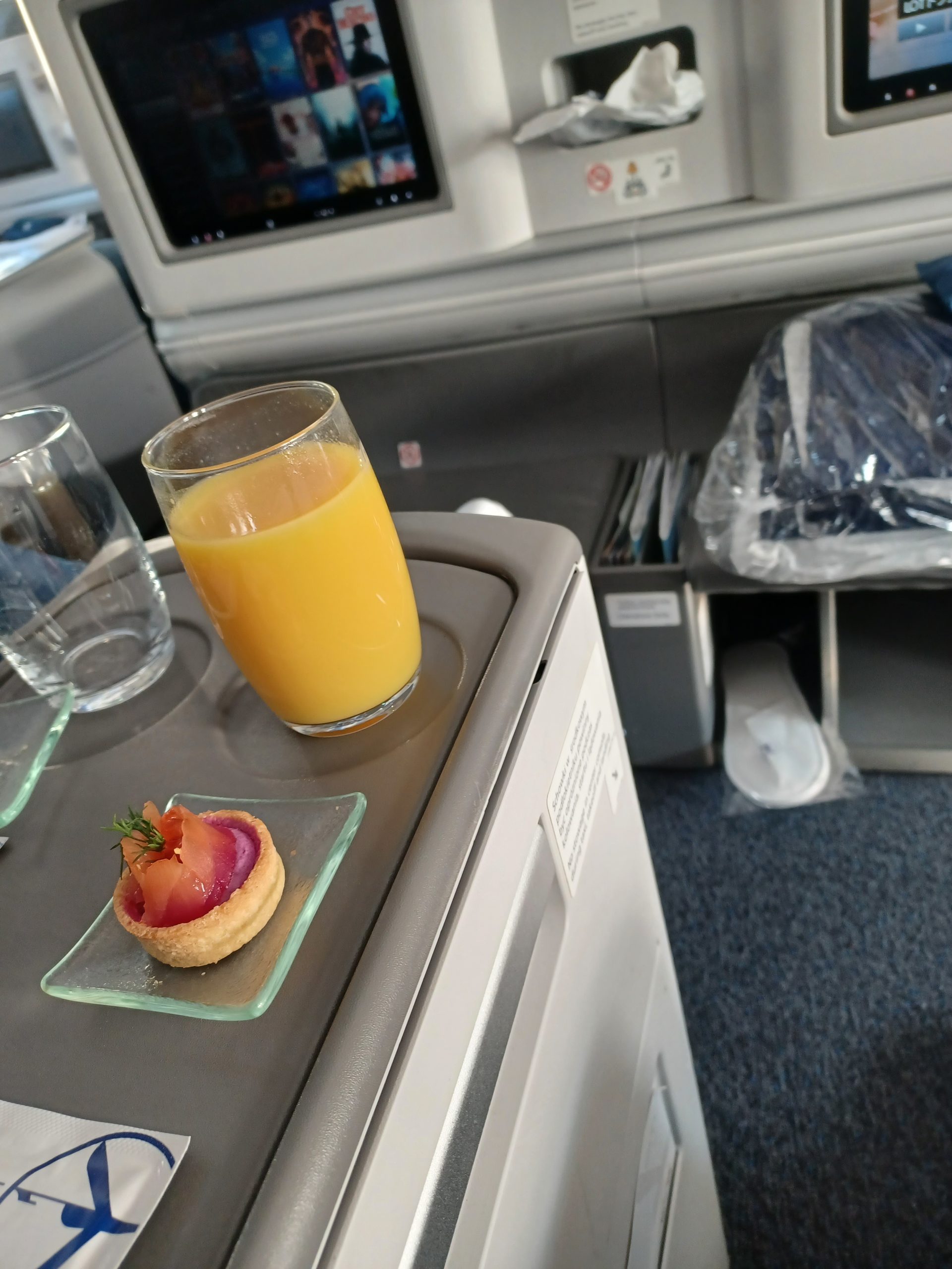 Flight review - LOT Business Class, Warsaw - Chicago - Rebel Flying