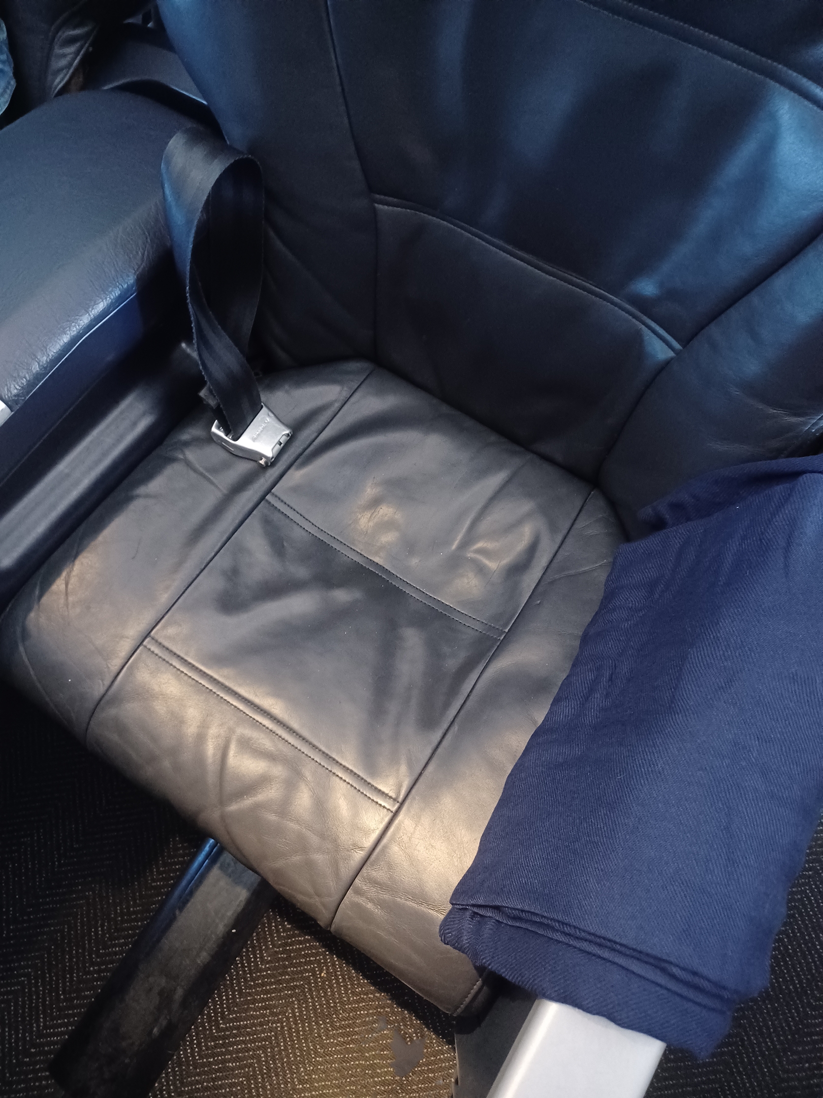 Flight review - United Domestic First Class and Regional Business Class ...